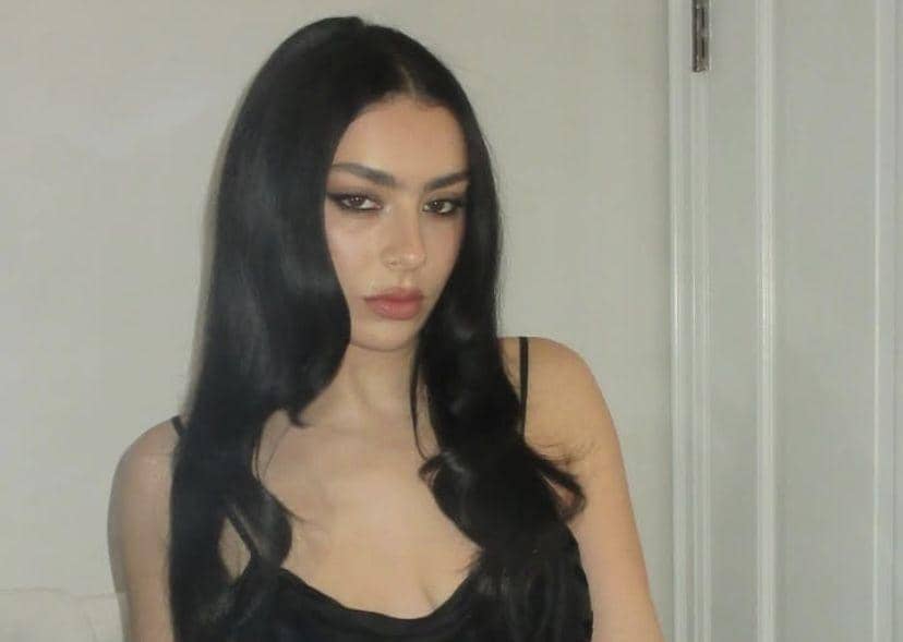 Biodata dan Profil Charli XCX, Perdana Menang Grammy Awards | IDN Times