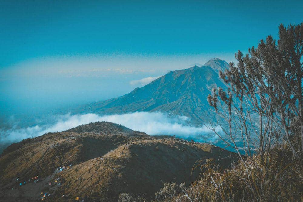 7 Fakta dan Mitos Gunung Merbabu, Jalur Pendakian dan Tips M | IDN ...