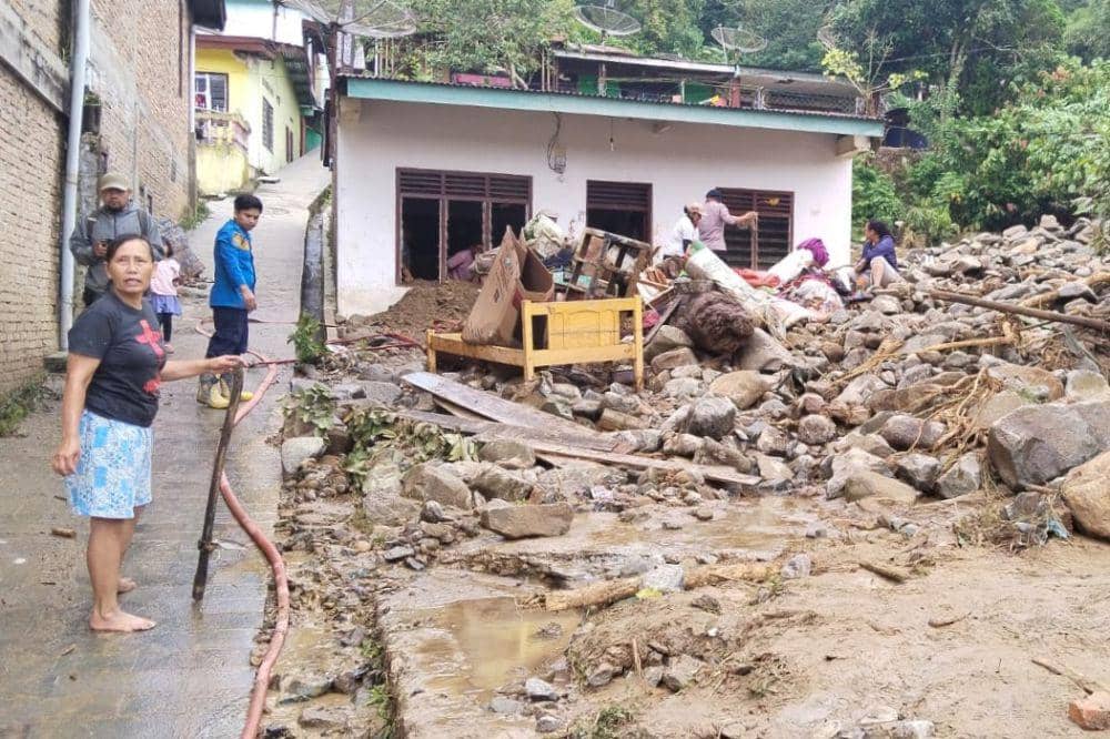 Banjir Bandang Parapat: 5 Rumah Rusak, 181 KK Terdampak | IDN Times Sumut