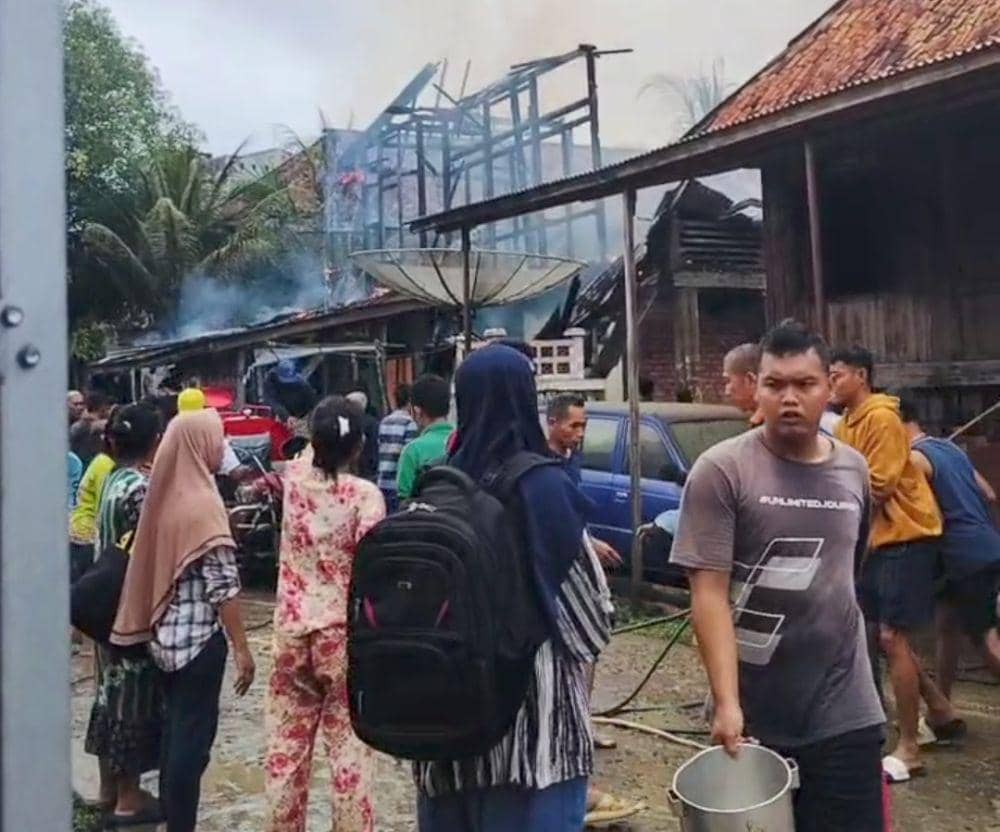Diduga Korsleting Listrik, Rumah dan Motor di Muba Terbakar | IDN Times ...