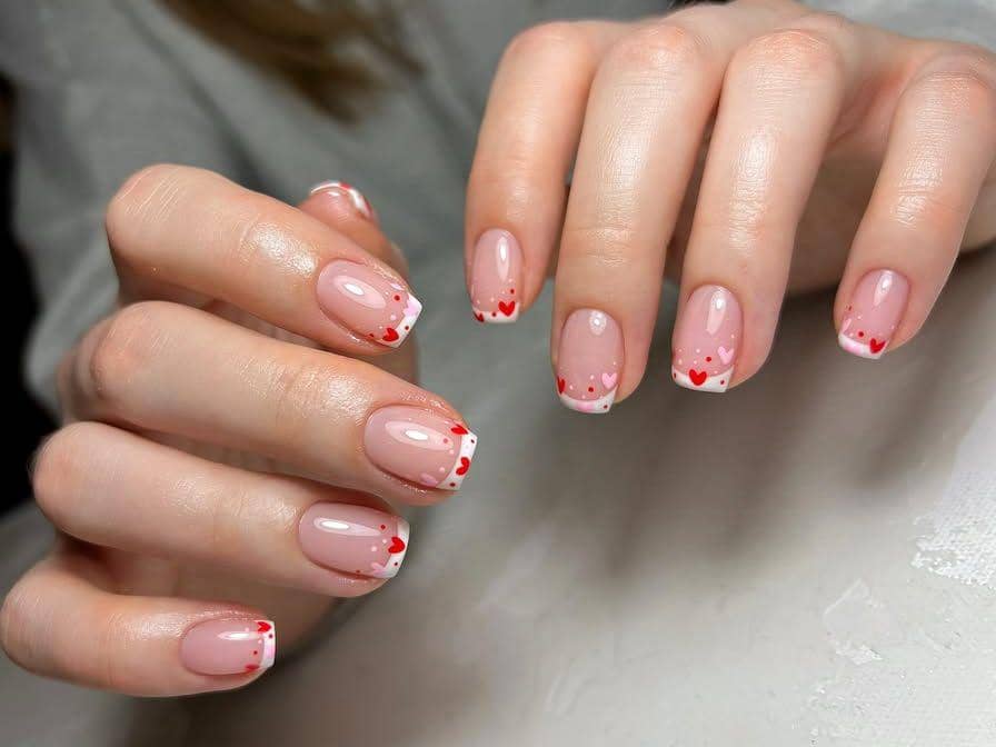 9 Inspirasi French Tip Nail Art, Bikin Tampilan Kuku Modern | IDN Times