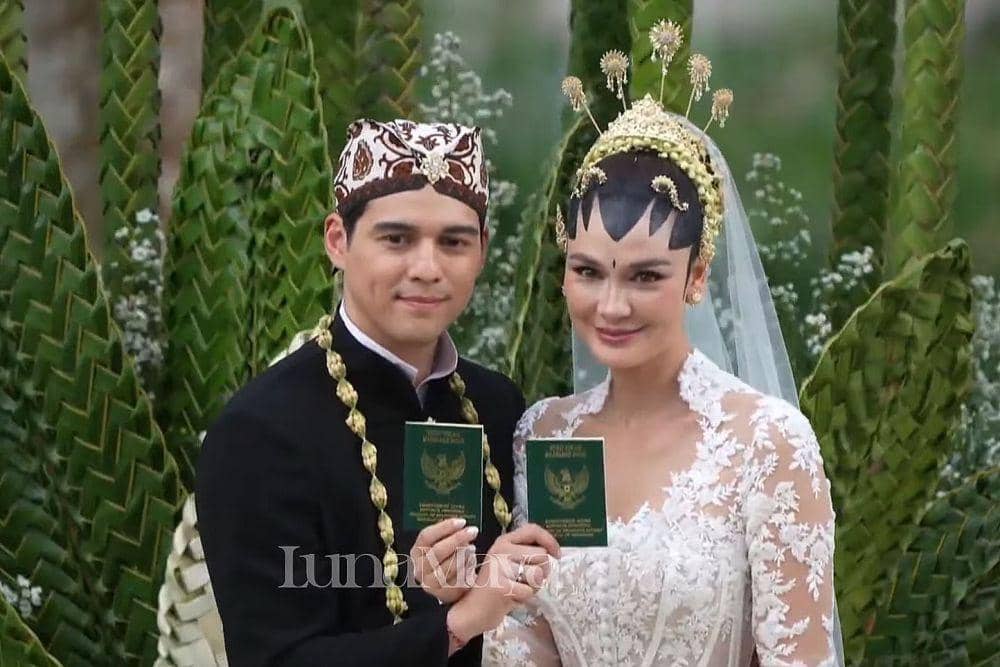 11 Artis Ini Menikah di Usia 40-an Tahun, Jodoh Gak Kemana | IDN Times