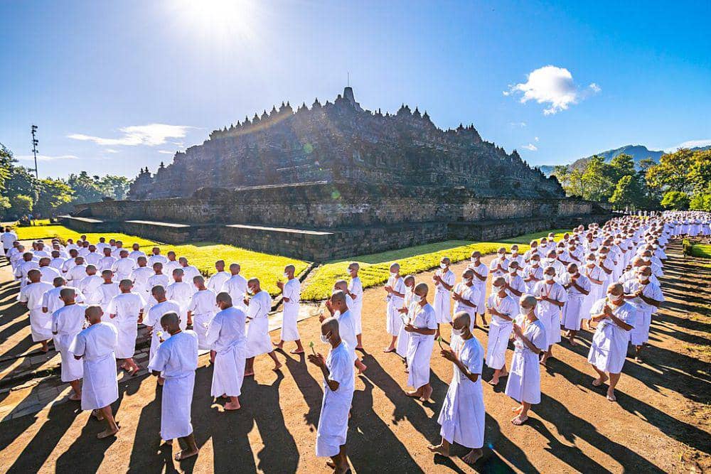 Sejarah dan Makna Ritual Pradaksina dalam Tradisi Buddha | IDN Times