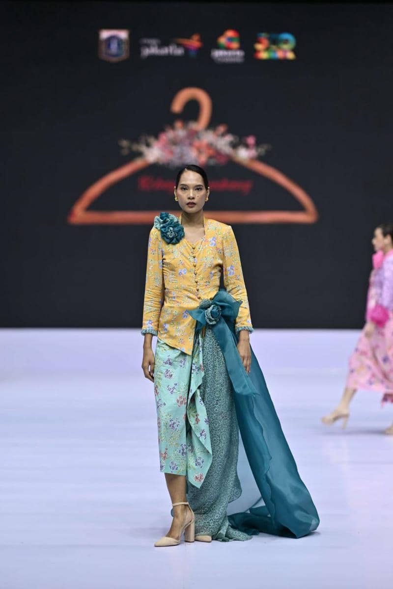 [QUIZ] Pilih Warna Kebaya Hari Raya Kuningan, Kami Tebak Kepribadianmu ...