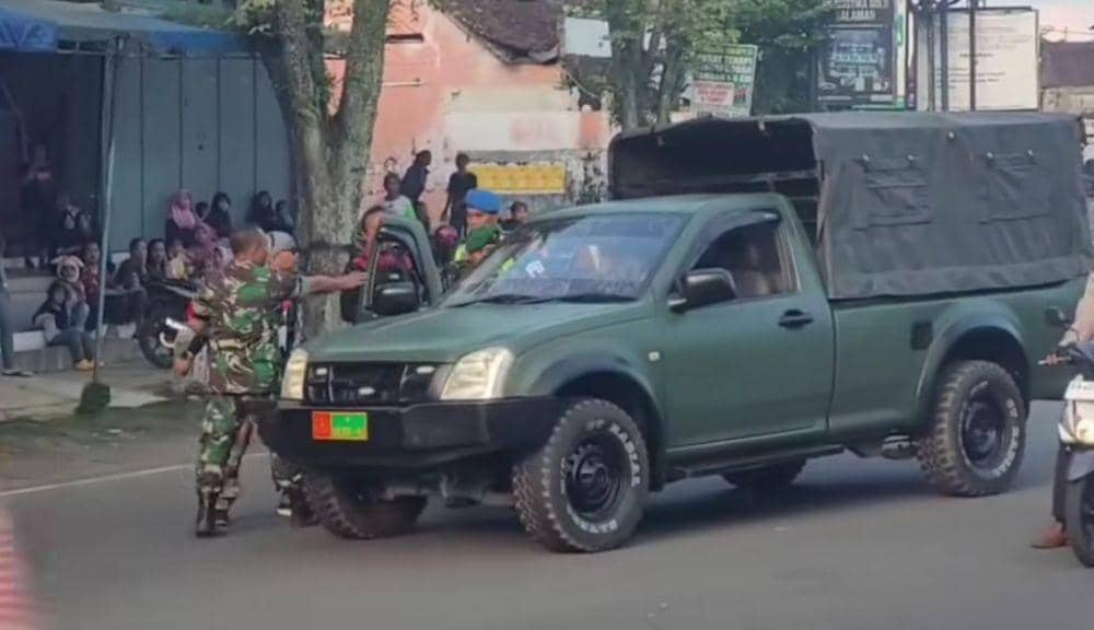 Viral! Anggota Yonif TNI Cekcok dengan Ormas di Magelang | IDN Times