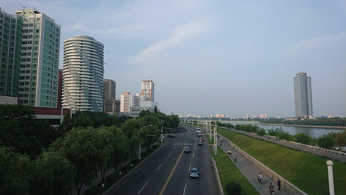 5 Harga Tas Prada Paling Mahal, Bisa Sampai Ratusan Juta! | Popbela.com