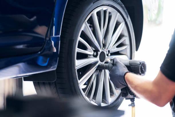 Penyebab Ban Mobil Pecah Mendadak | IDN Times