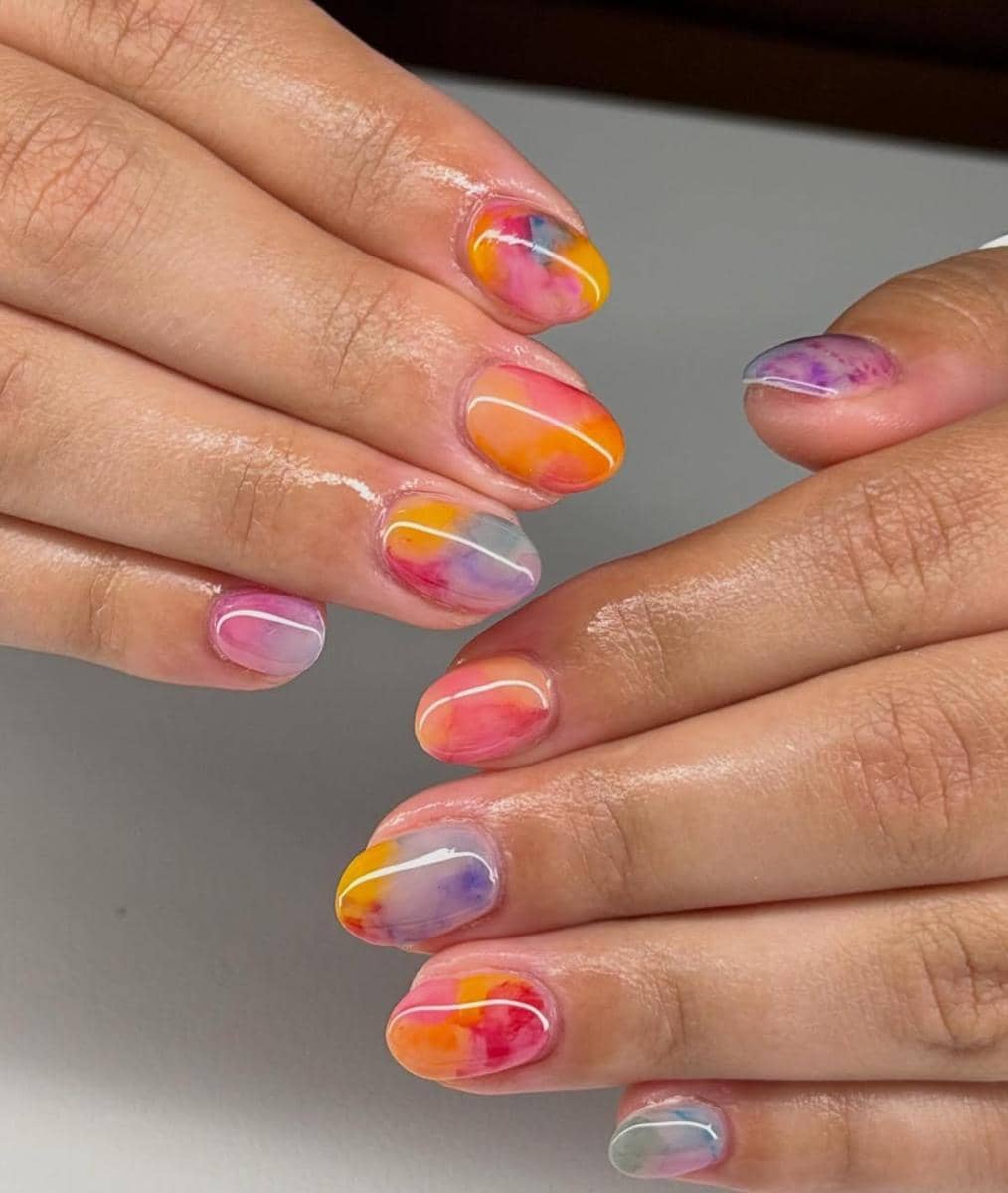 7 Ide Nail Art Orange Simple untuk Daily Look yang Statement | Popbela.com
