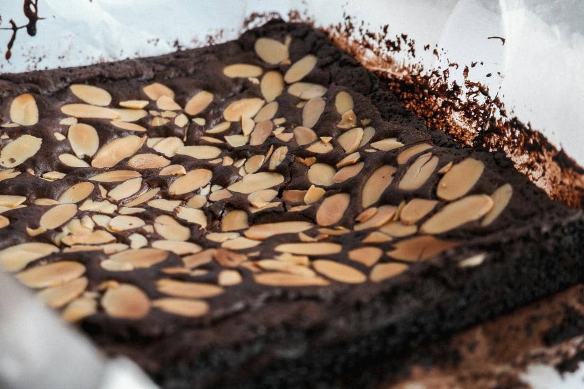 Resep Brownies Almond Slice Super Nyokelat | IDN Times
