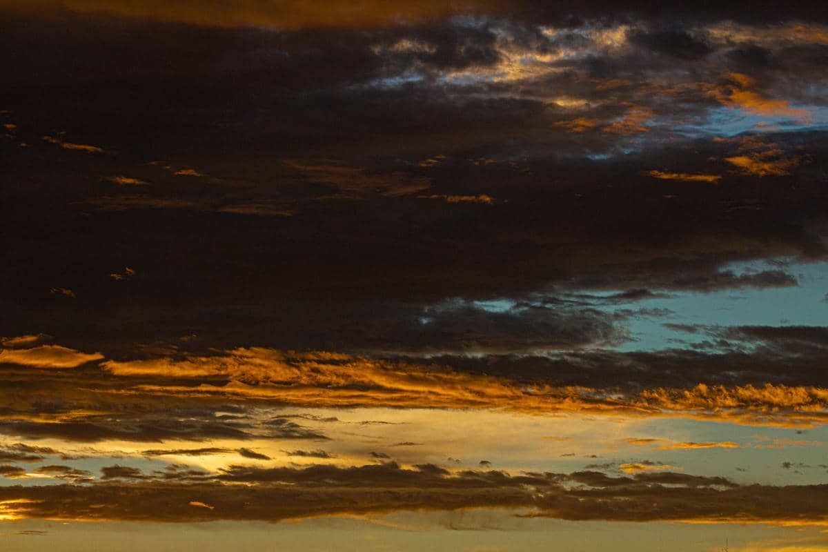 [PUISI] Sisi Gelap Senja | IDN Times