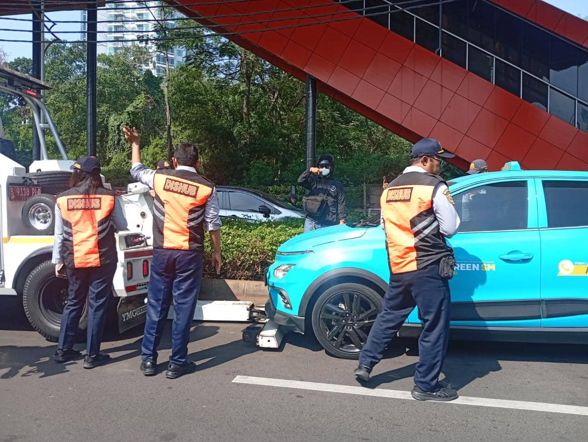 Taksi Hijau Diderek Dishub DKI di Setiabudi Jakarta | IDN Times