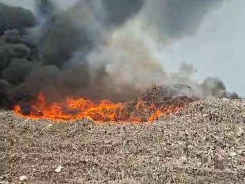 TPA Jatiwaringin Kebakaran, 9 Mobil Pemadam Dikerahkan | IDN Times Banten